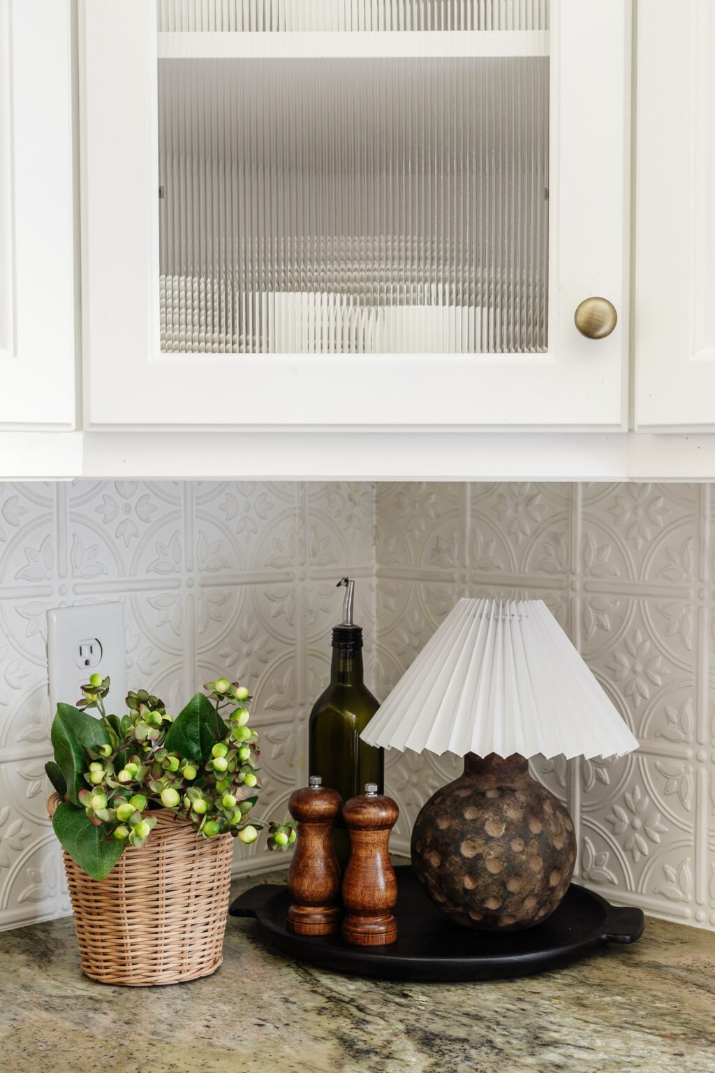 Cordless DIY Mini Lamp Using a Thrifted Terracotta Vase - Bless'er House