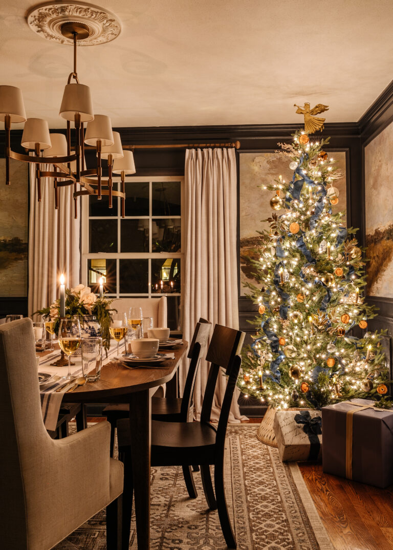 How to Photograph Christmas Tree Lights at Night + Candlelight Tour ...